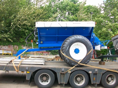 Land Drive | Land Drive Spreaders - Chain Driven Spreaders